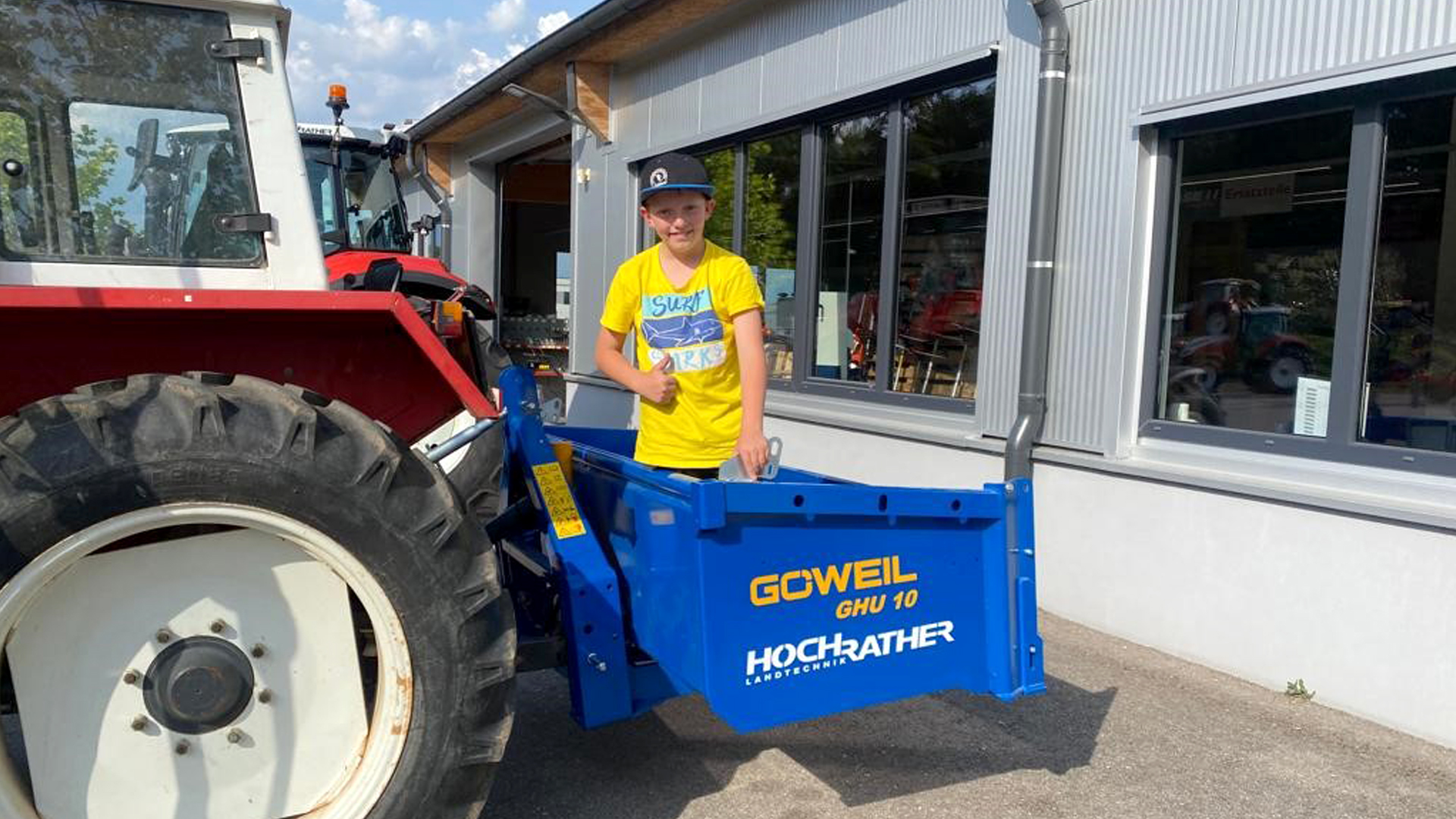 Heckladen-Übergabe an Familie Hudec – Hochrather Landtechnik GmbH – Webshop