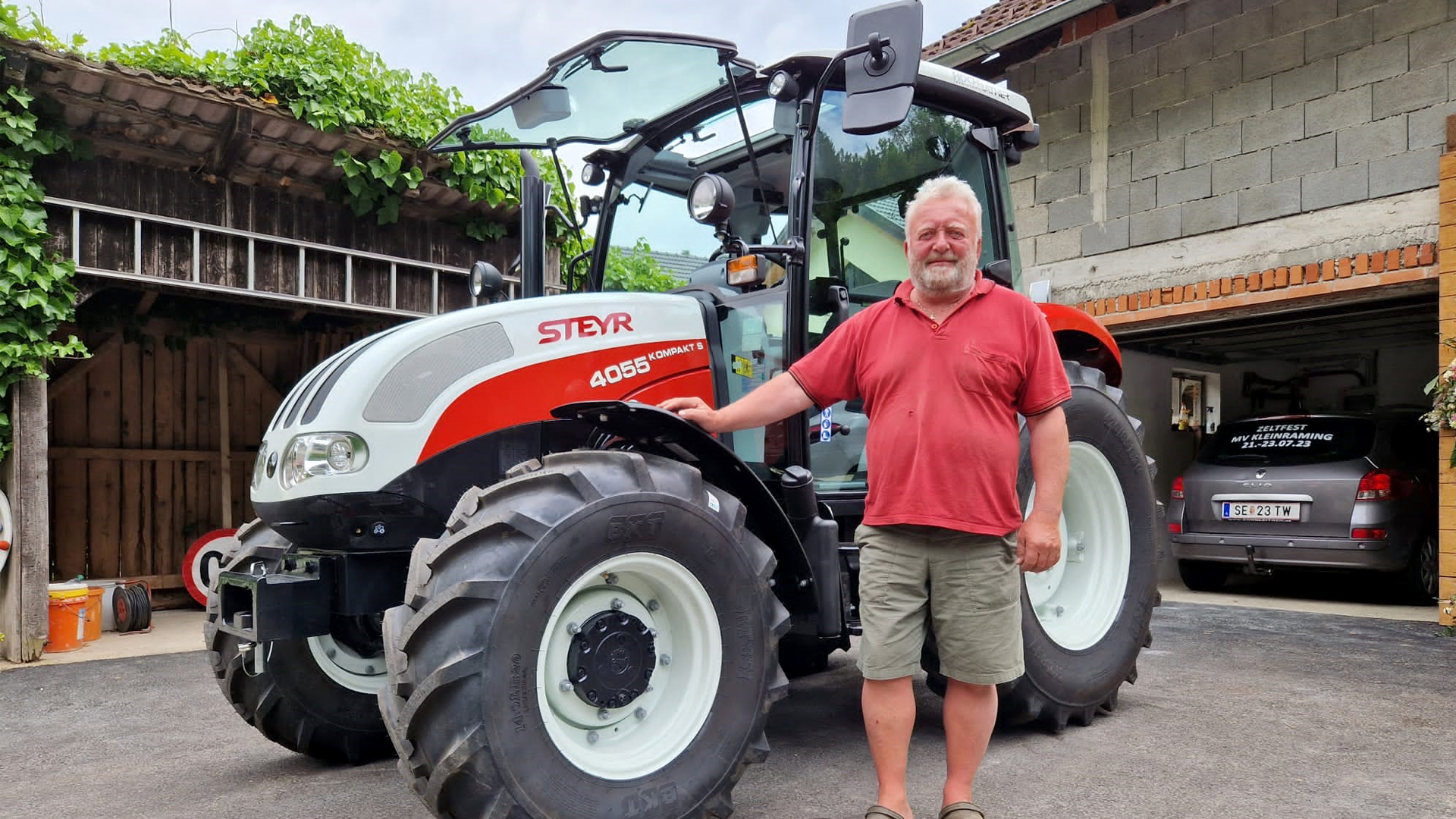 Traktorübergabe an Herrn Karer – Hochrather Landtechnik GmbH – Webshop