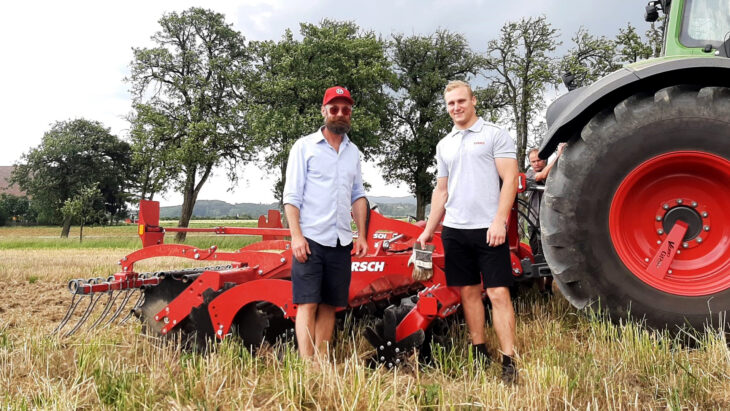 Kurzscheibenegge-Übergabe an die Gemeinschaft Staudinger-Zauner – Hochrather Landtechnik GmbH ...