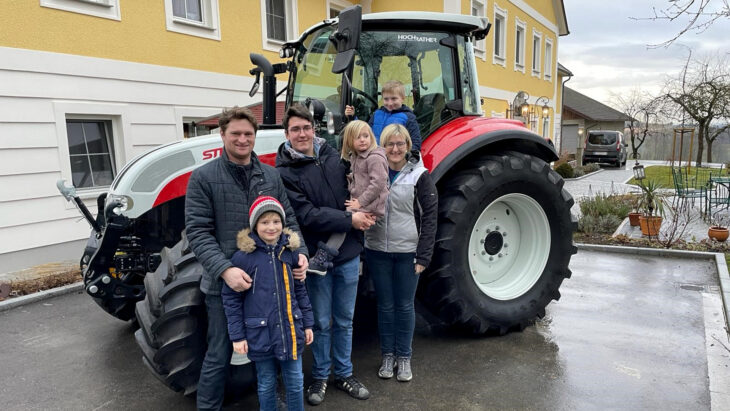 Traktor-Übergabe an Familie Pfaffeneder – Hochrather Landtechnik GmbH ...