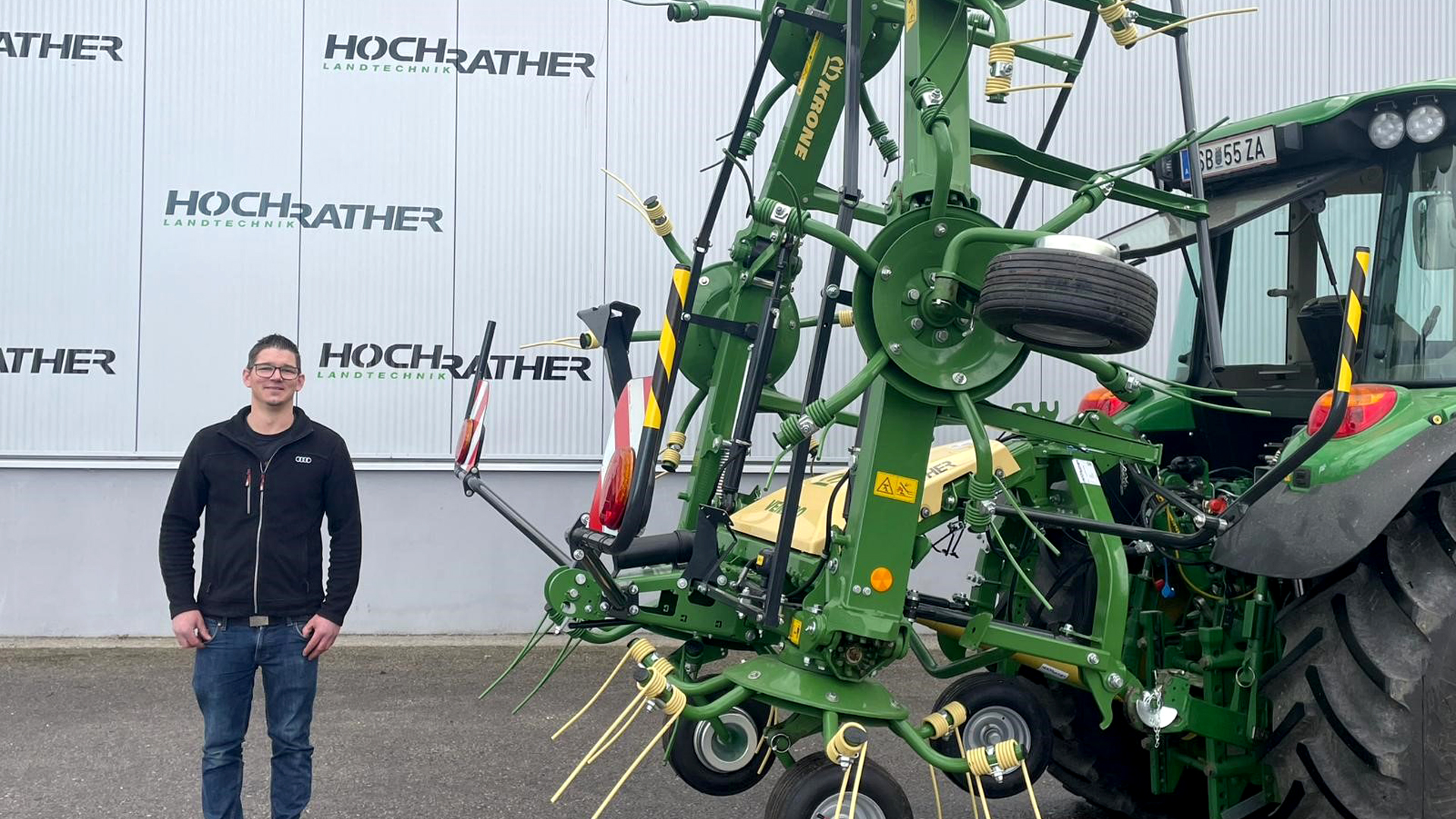 Kreiselzettwender-Übergabe an Familie Rothenschlager – Hochrather Landtechnik GmbH – Webshop