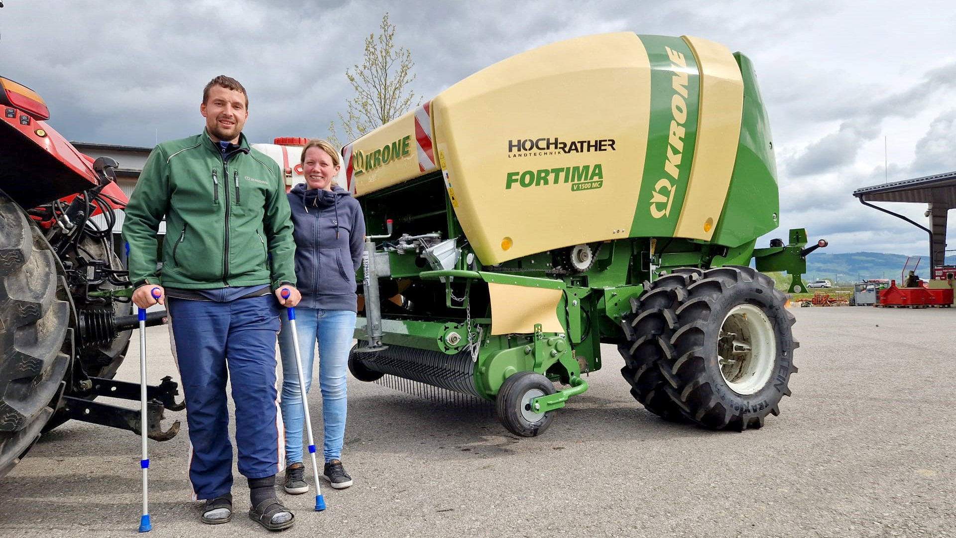 Pressen-Übergabe an Familie Huber – Hochrather Landtechnik GmbH – Webshop