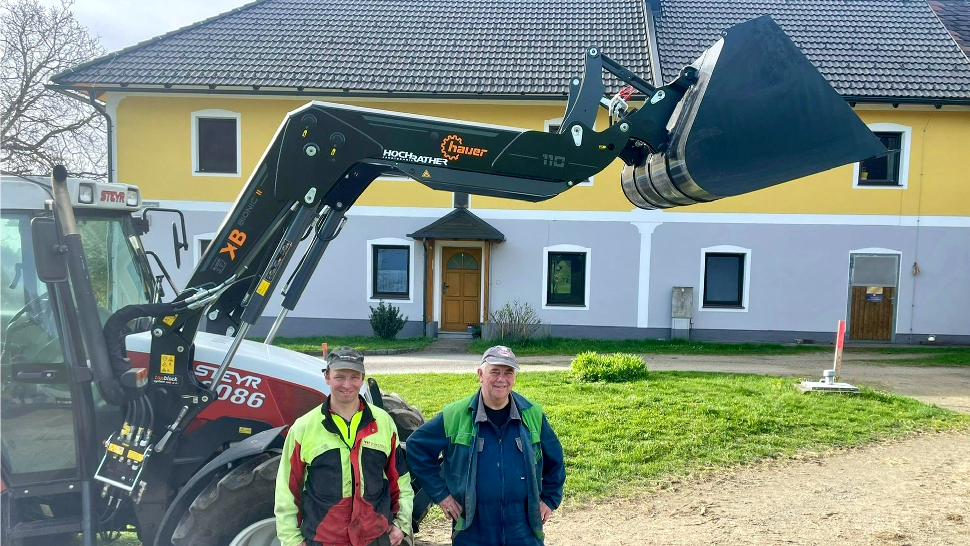 Frontlader-Übergabe an Familie Raab - Hochrather Landtechnik Shop