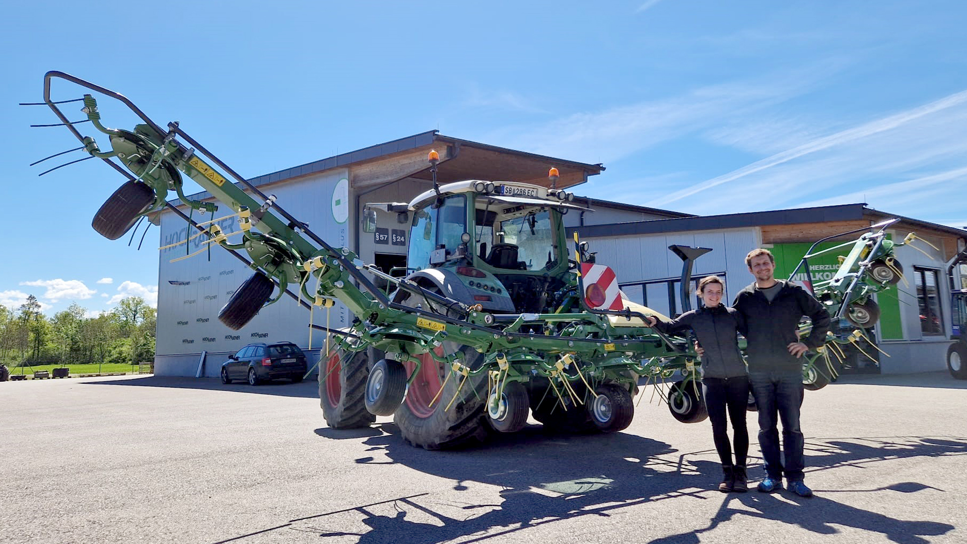 Kreiselzettwender-Übergabe an Frau Plank und Herrn Zehetner – Hochrather Landtechnik GmbH – Webshop