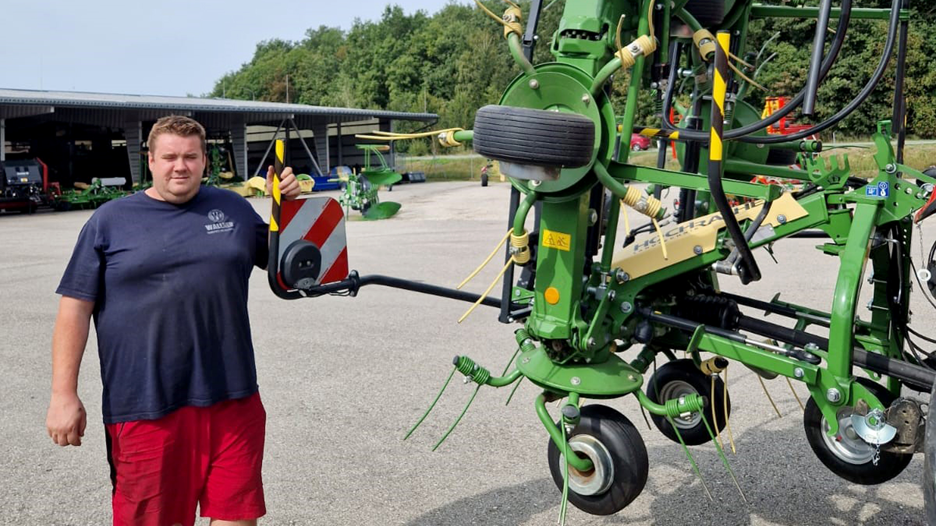 Kreiselzettwender-Übergabe an Herrn Wallner – Hochrather Landtechnik GmbH – Webshop