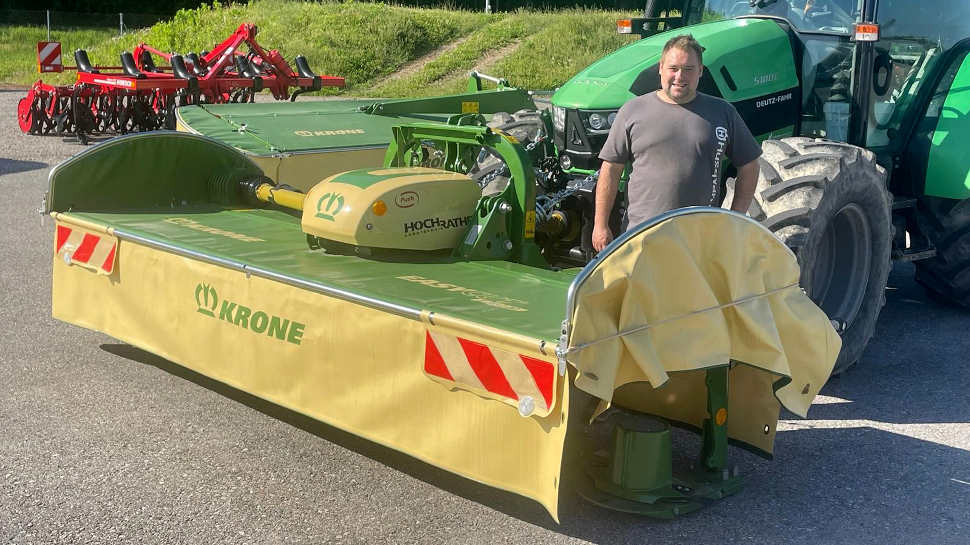 Mähwerk-Übergabe an Herrn Teufel – Hochrather Landtechnik GmbH – Webshop