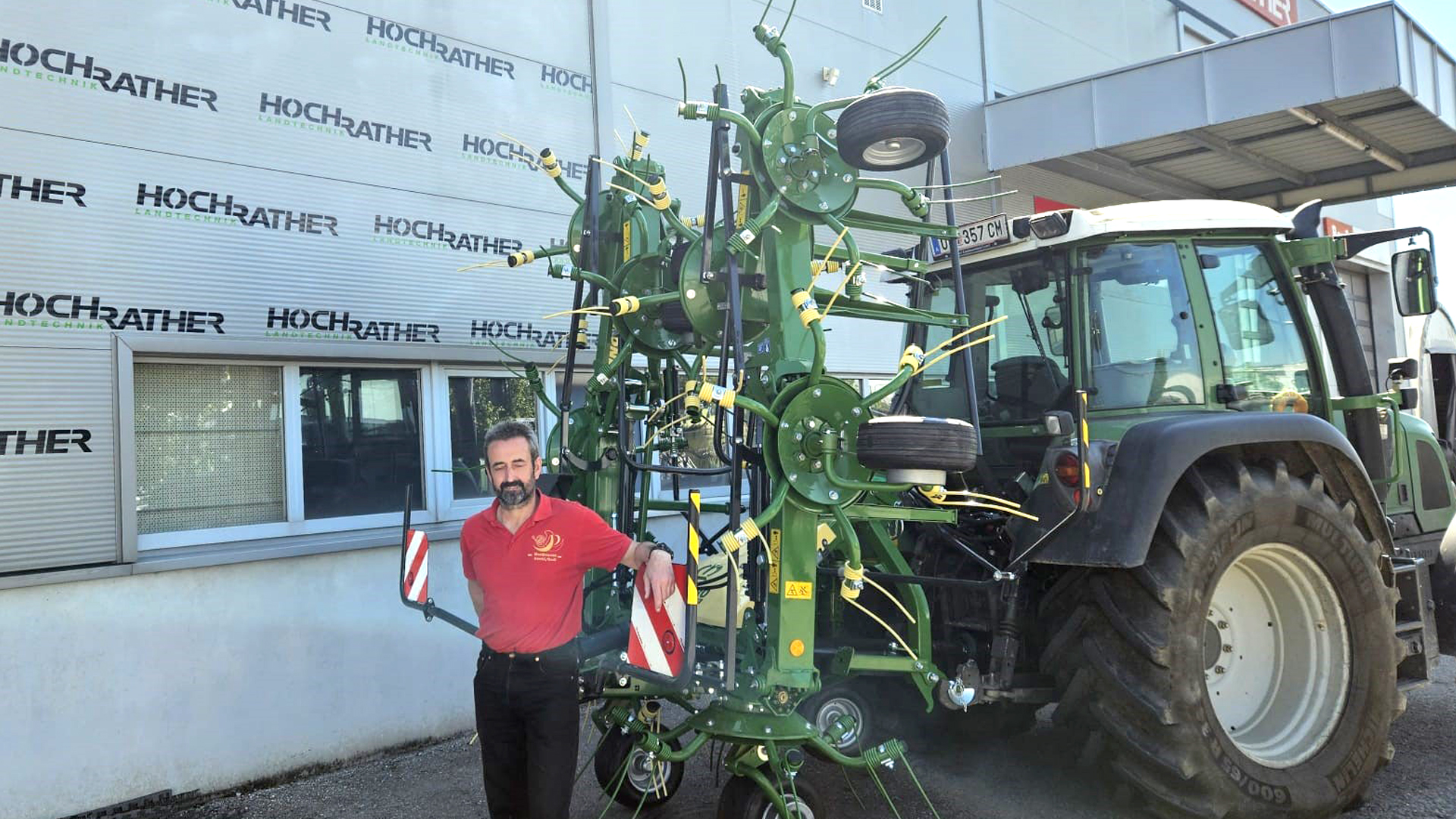 Kreiselzettwender-Übergabe an Herrn Denkmaier – Hochrather Landtechnik GmbH – Webshop