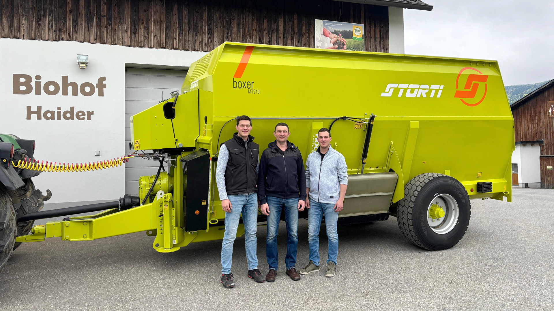 Futtermischwagen-Übergabe an Familie Haider – Hochrather Landtechnik ...