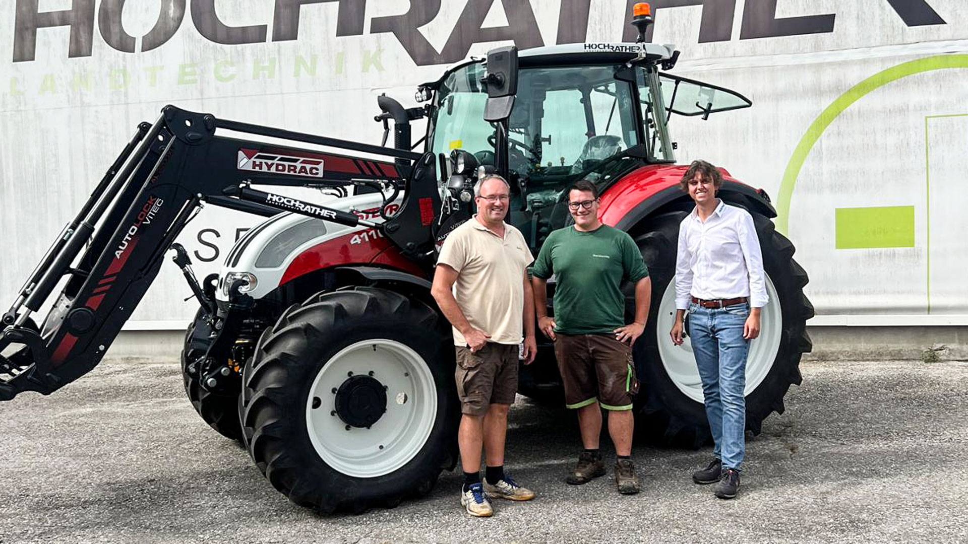 Traktorübergabe an Familie Nowak – Hochrather Landtechnik GmbH – Webshop